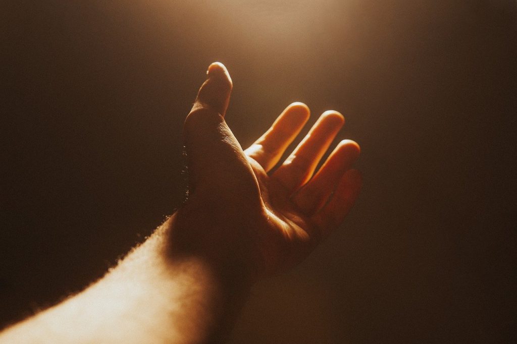 16 Hands Dream Interpretation: What Do Your Hands Tell You? | DreamChrist
